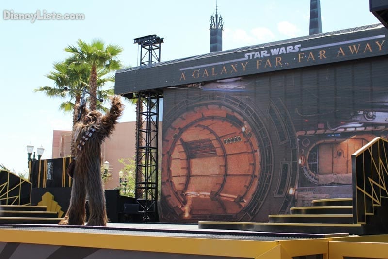 Star Wars Stage Show Chewbacca-3 – DisneyLists.com