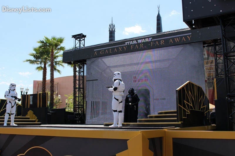 Star Wars Stage Show Vader-1 – DisneyLists.com