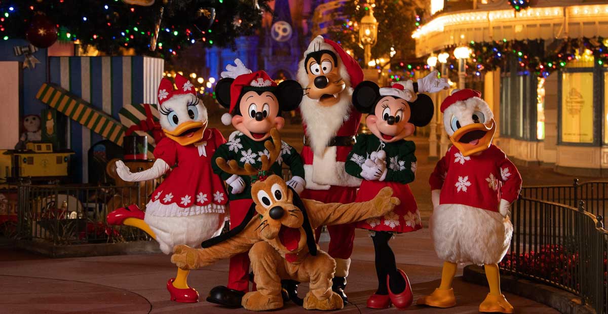 17 Facts & Secrets of 2022 Holiday Decor at Disney World – DisneyLists.com