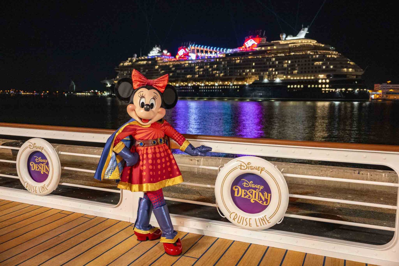 Minnie-Mouse-at-Destiny-Ship-Arrival-2048x1365 – DisneyLists.com